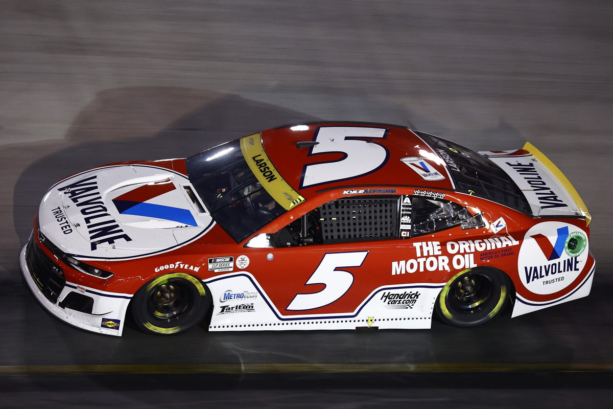 KYLE LARSON 2021 VALVOLINE BRISTOL 9/18 PLAYOFF WIN 1:24 NASCAR DIECAS ...